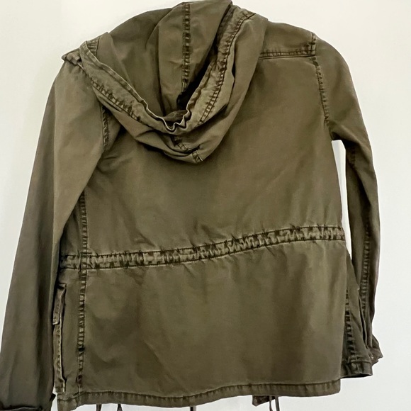 Talula | Jackets & Coats | Nwot Aritzia Talula Trooper Hooded Green ...